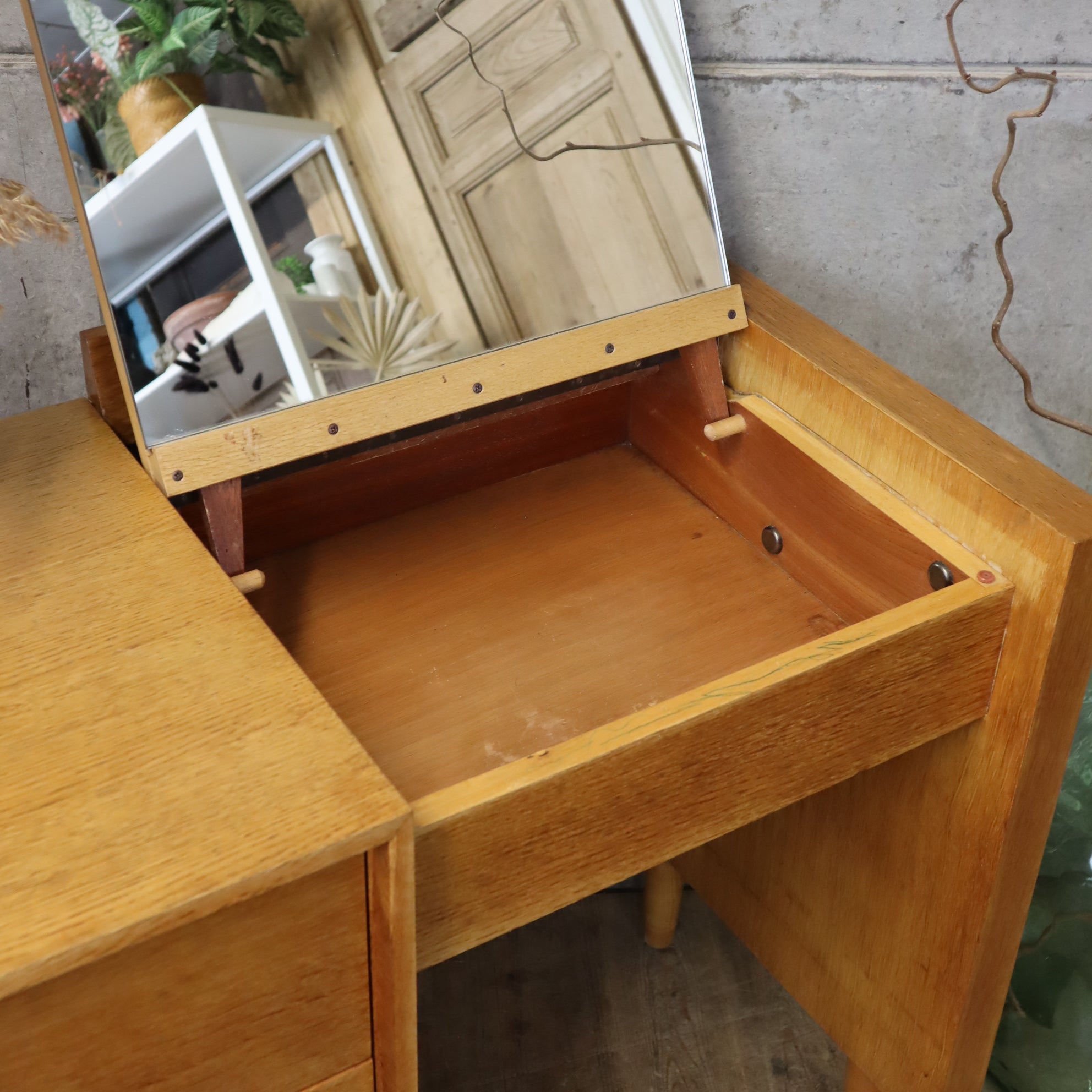 Mid Century Petite Stag 'C Range' Oak Dressing Table - 0311i – Mustard ...